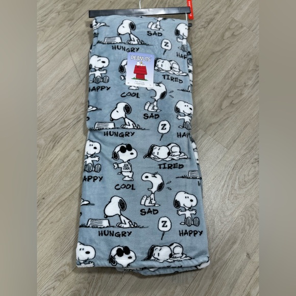 Peanuts | Bedding | Snoopy Throw Blanket New 224 With Tag | Poshmark